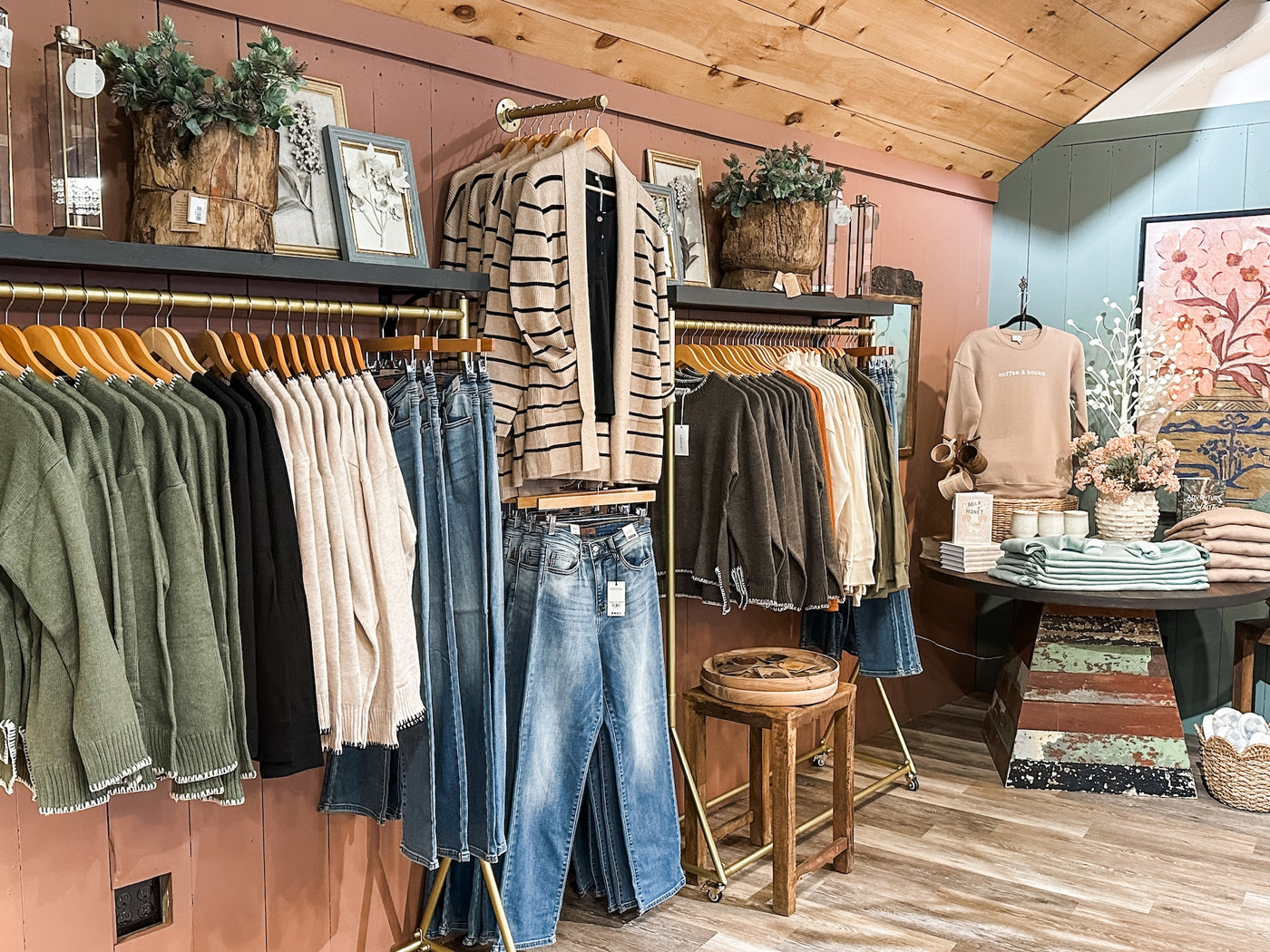 The Rustic Barn; Home Decor, Custom Furniture & Soy Candles